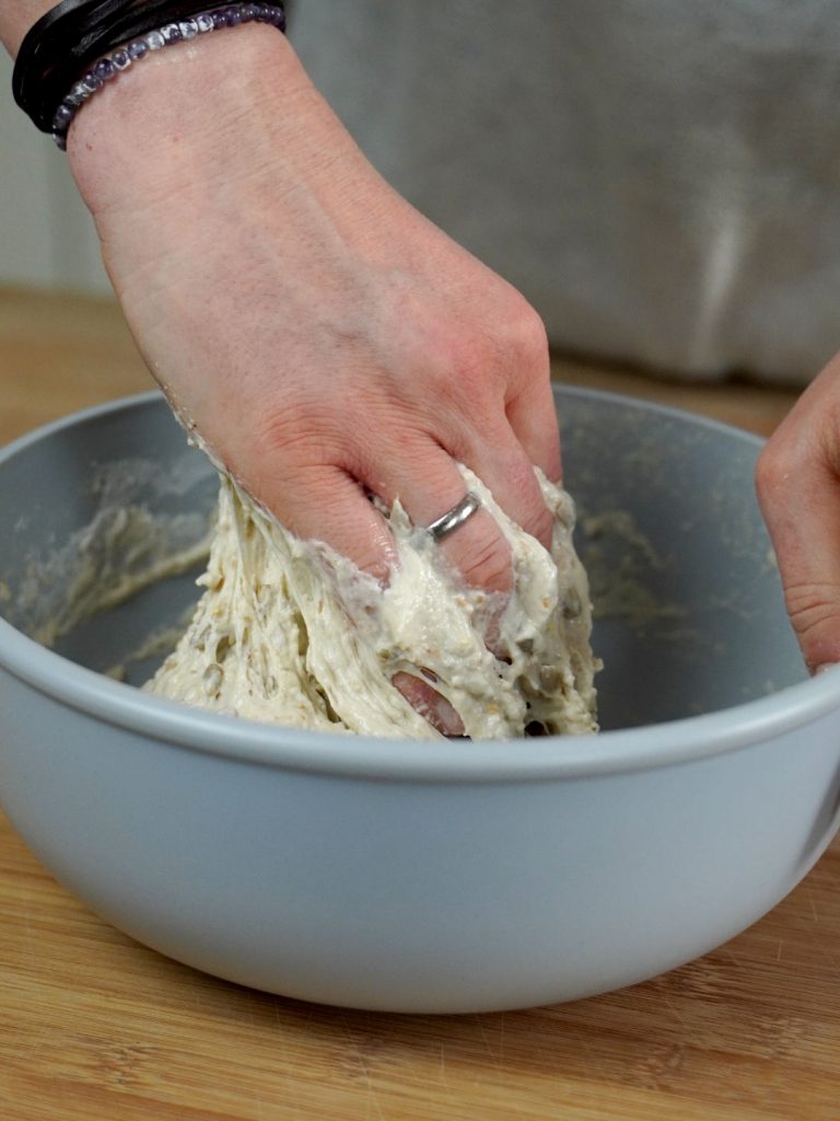 Brotbacken für Einsteiger #7 - Teig von Hand kneten - BrotAberLecker
