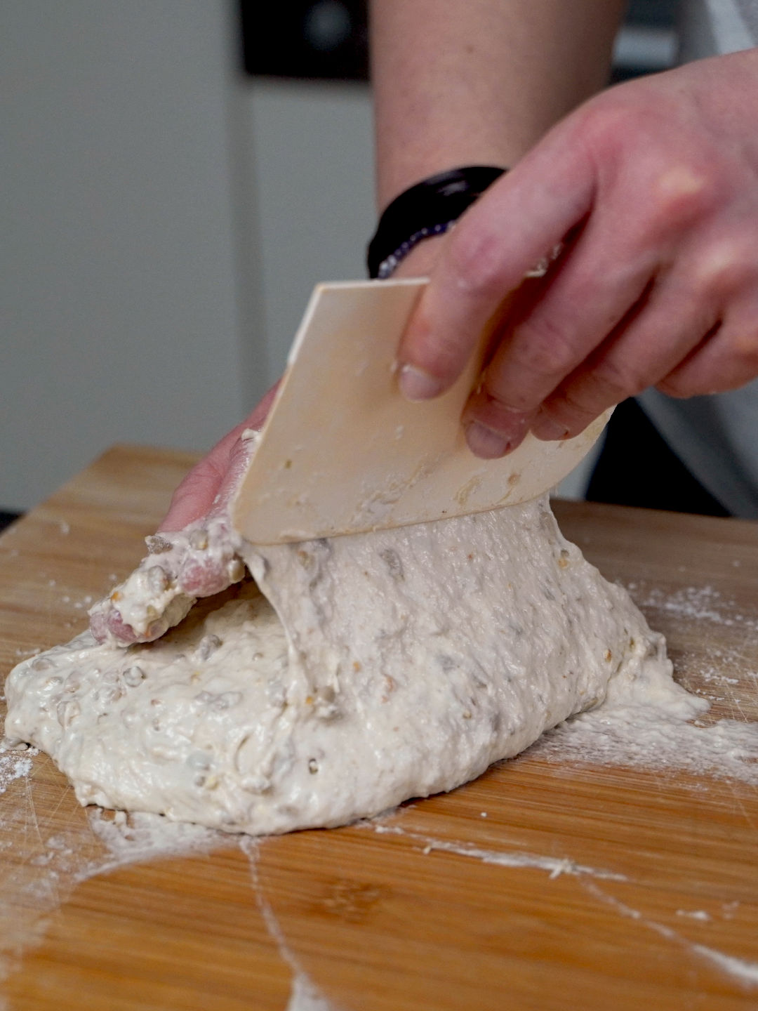 Brotbacken für Einsteiger #7 - Teig von Hand kneten - BrotAberLecker